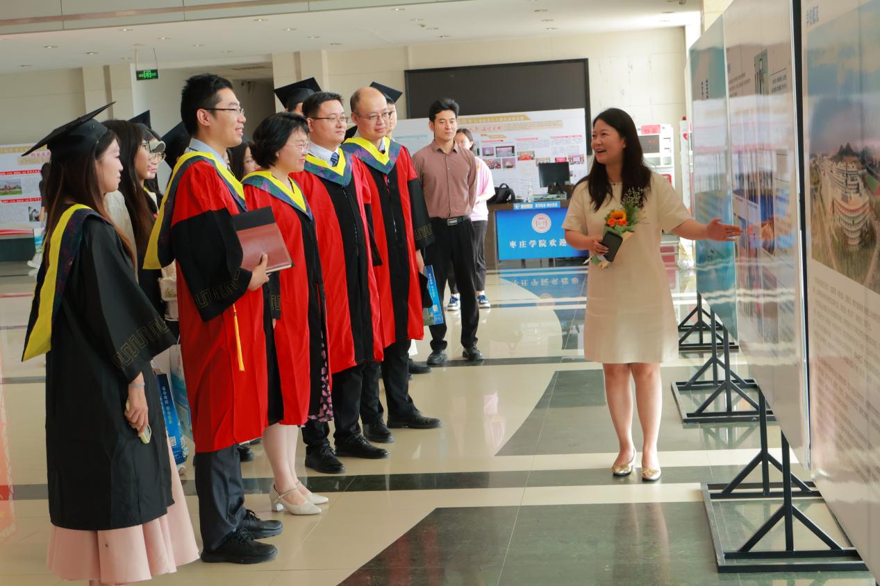 观十四五发展硕果 忆韶华逐梦前行——食品科学与制药工程学院组织2026届毕业生参观学校“十四五”发展成果展暨段圣玉勇救落水儿童先进事迹展-枣庄学院